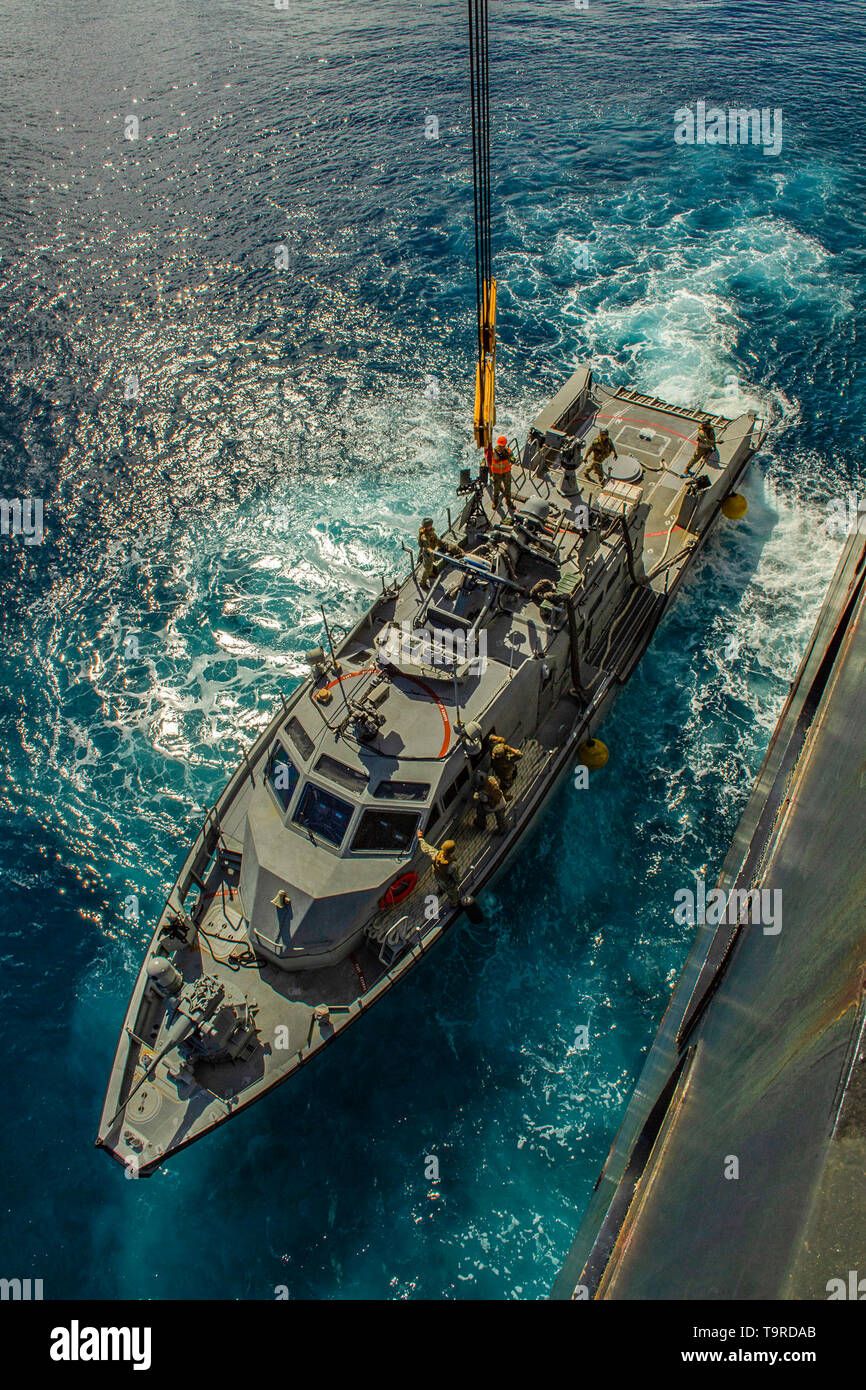 Roll on roll off and mobile landing platform usns dahl t akr 312 hi-res ...