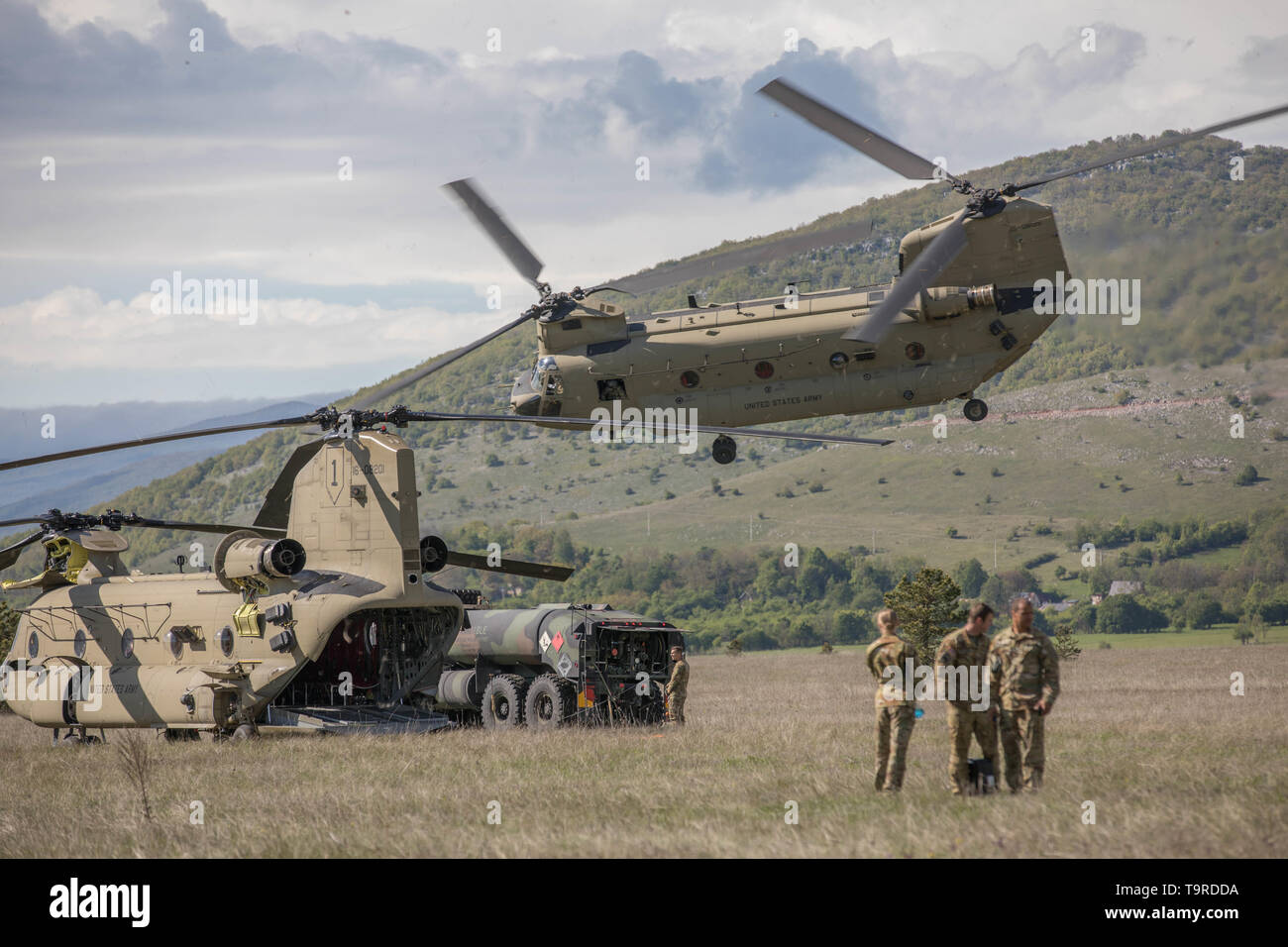 A U.S. Army CH-47 Chinook helicopter, assigned to Bravo Company, 2nd ...
