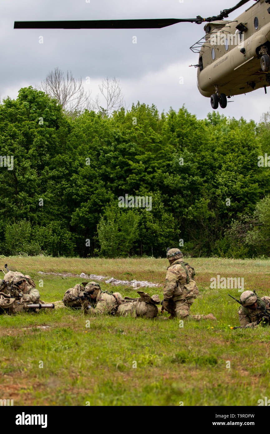 Paratroopers from 1st Battalion, 503rd Parachute Infantry Regiment (PIR ...