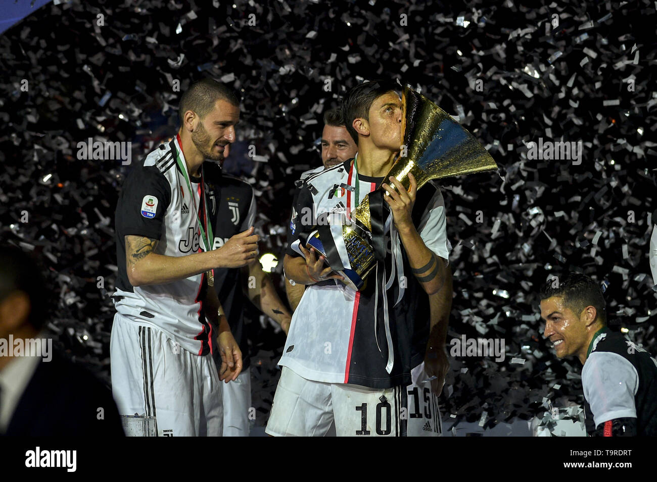 Paulo Dybala of Juventus FC lifts the trophy of Scudetto 2018-2019 at ...