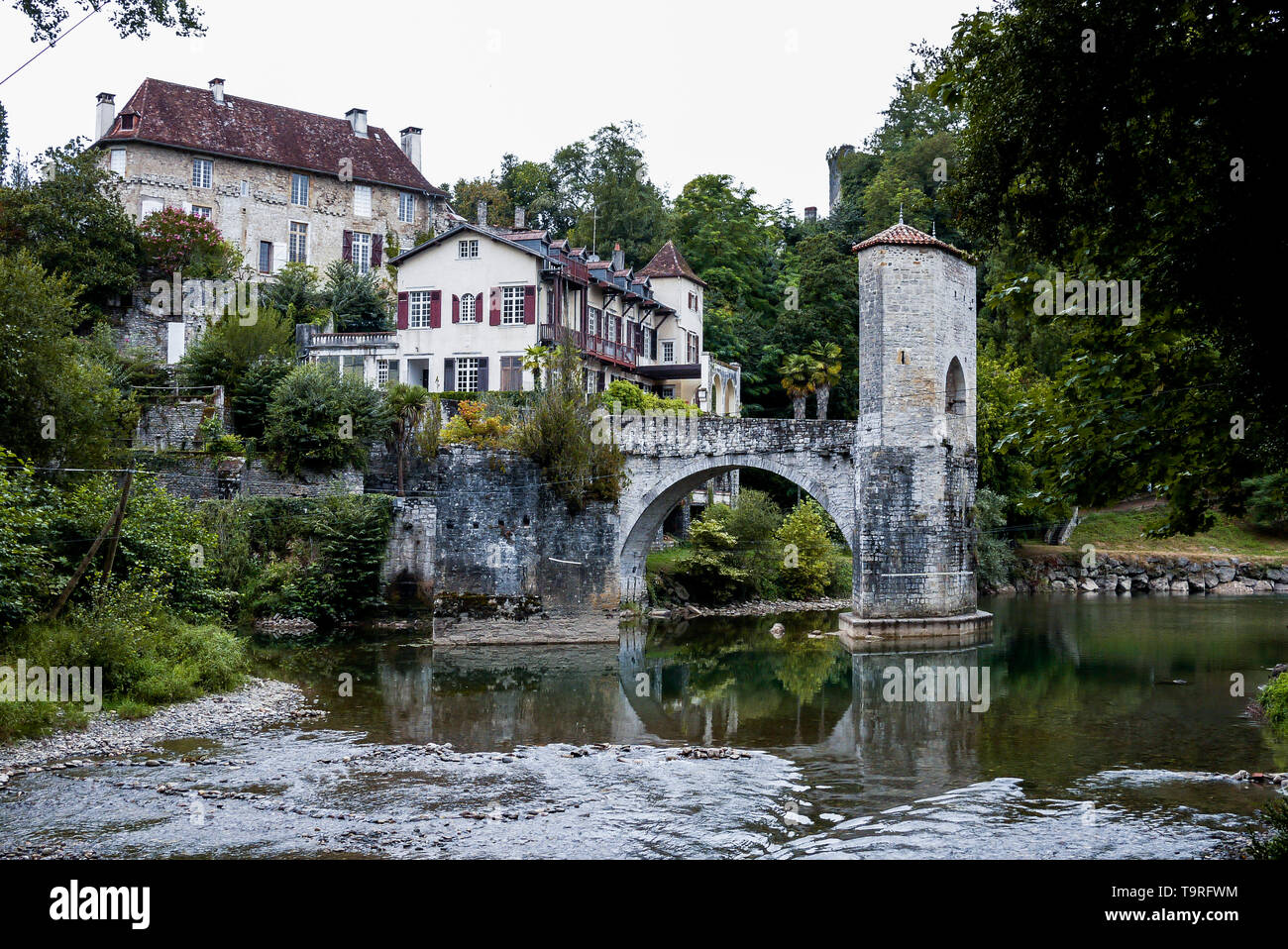Bridge of the Legend, Sauveterre-de-Bearn, Pyrénées-Atlantiques ...
