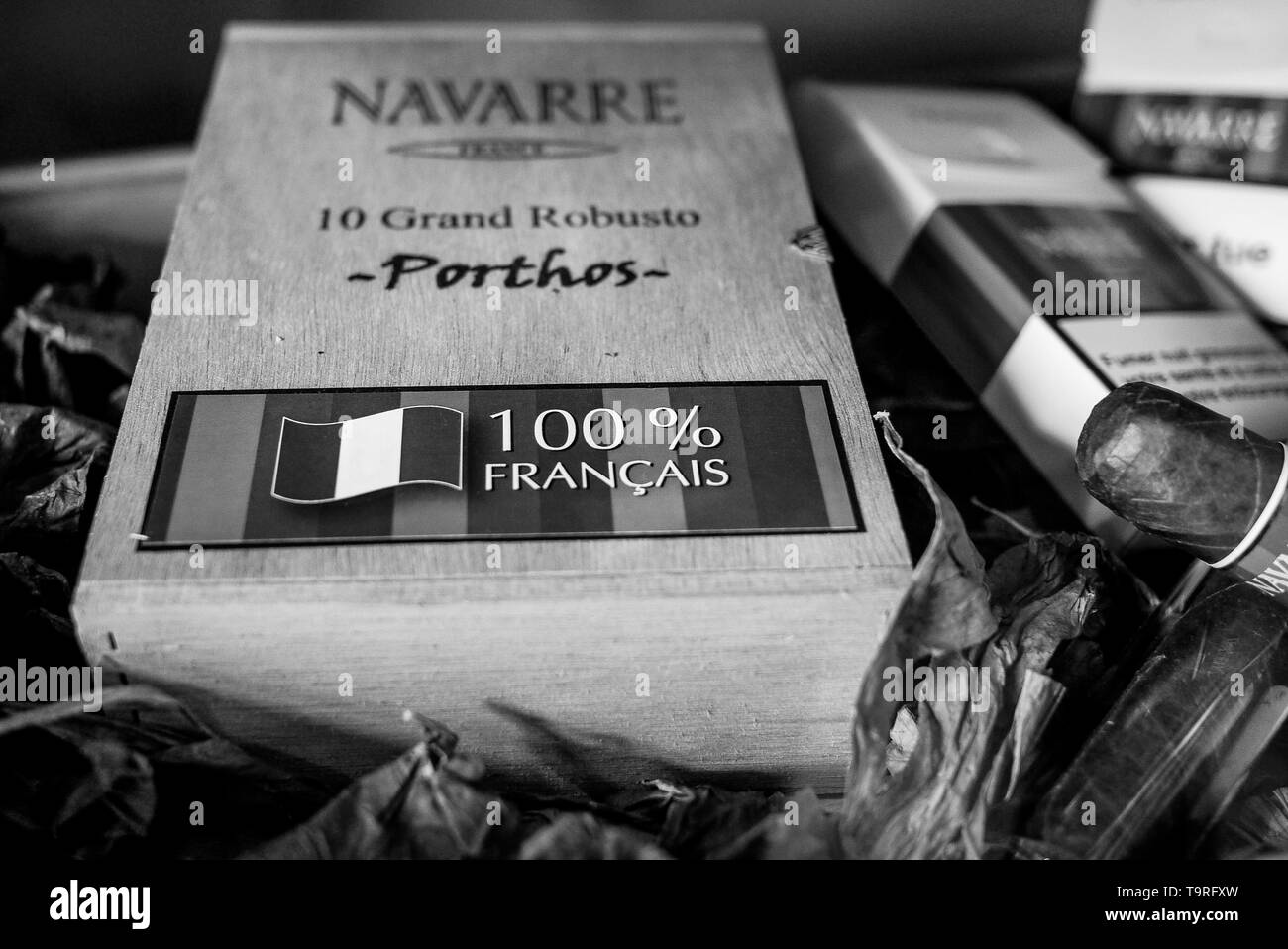 Tabacs francais hi-res stock photography and images - Alamy