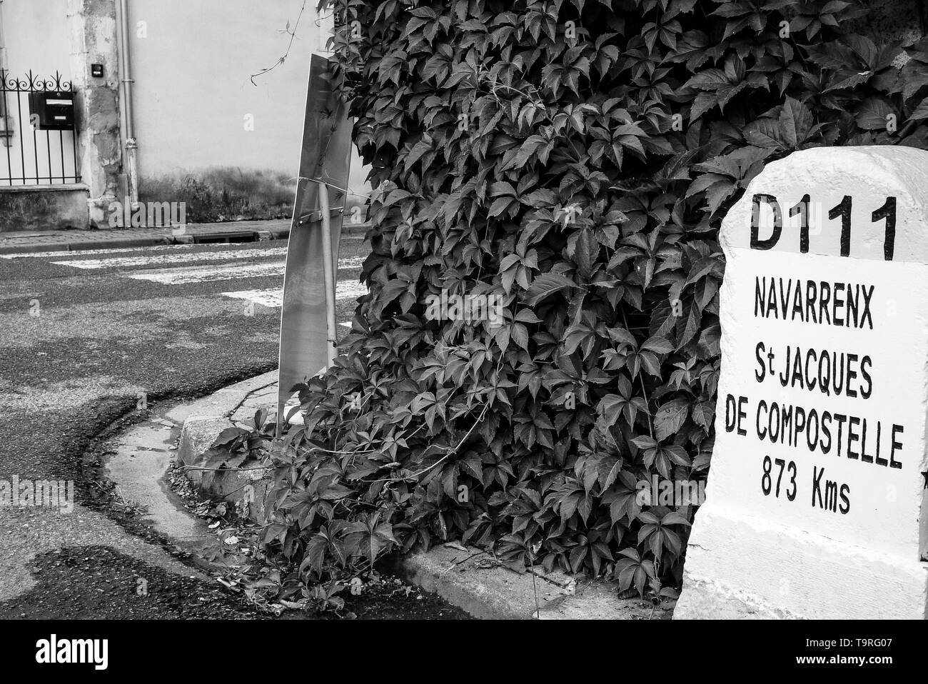 Borne lilometrique Black and White Stock Photos & Images - Alamy