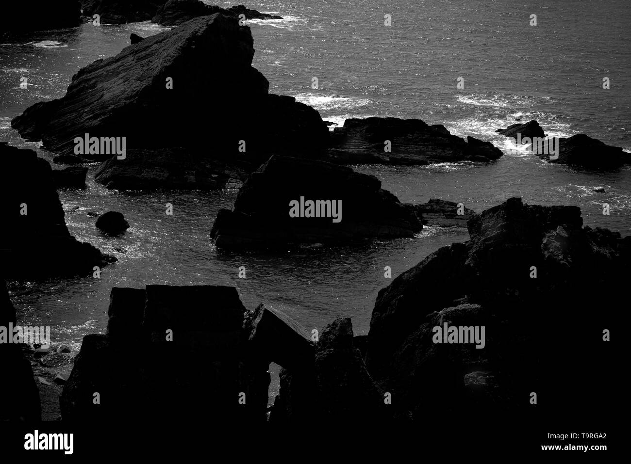 Black cliffs hi-res stock photography and images - Alamy