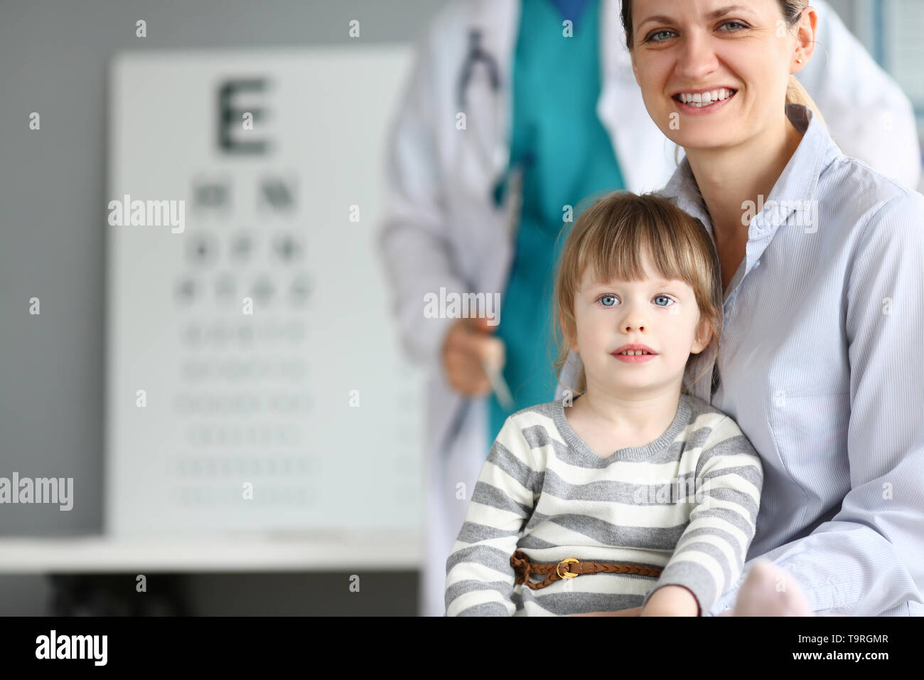 Happy child visiting doctor hi-res stock photography and images - Alamy