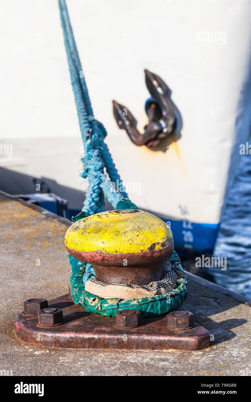 Ship anchor rope hi-res stock photography and images - Alamy