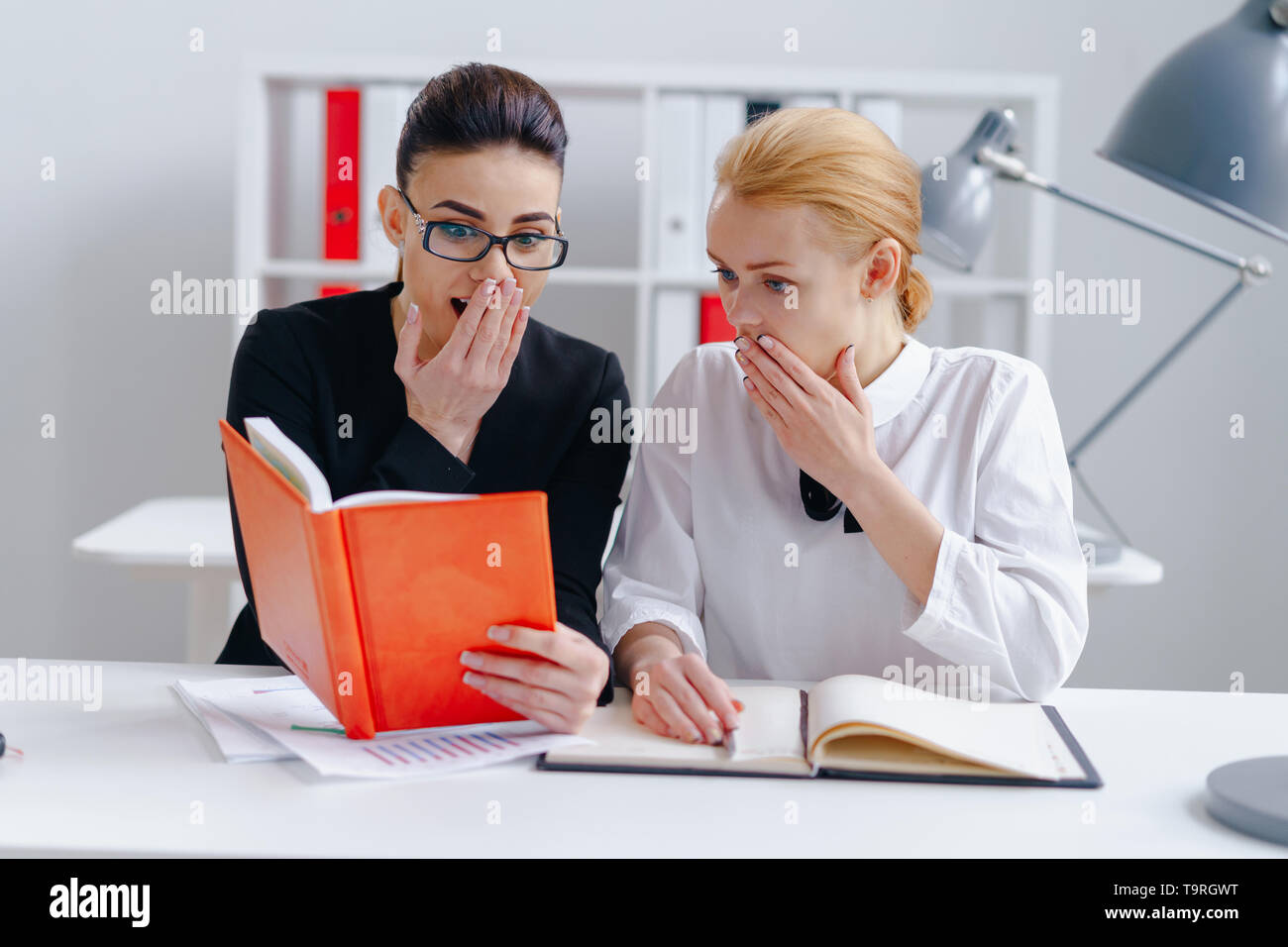 Surprised colleagues hi-res stock photography and images - Alamy