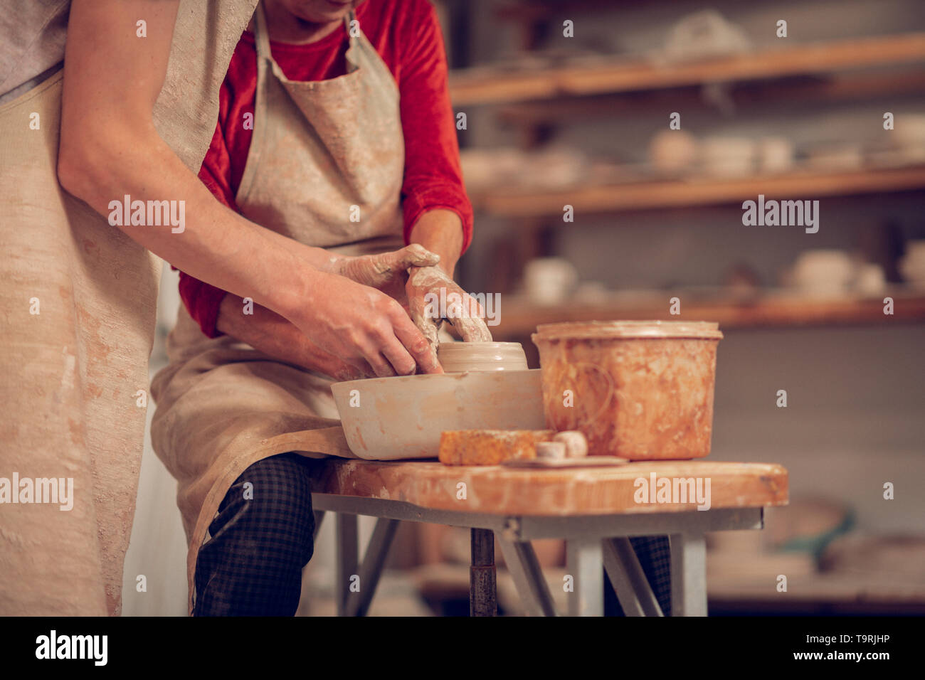 Clay artists hands hi-res stock photography and images - Alamy