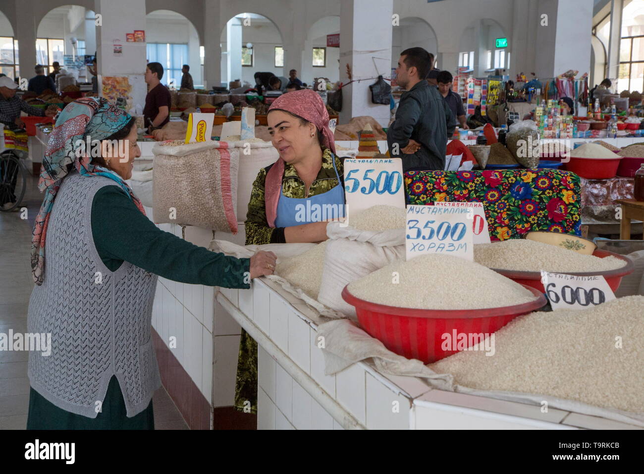 Women merchants hi-res stock photography and images - Alamy
