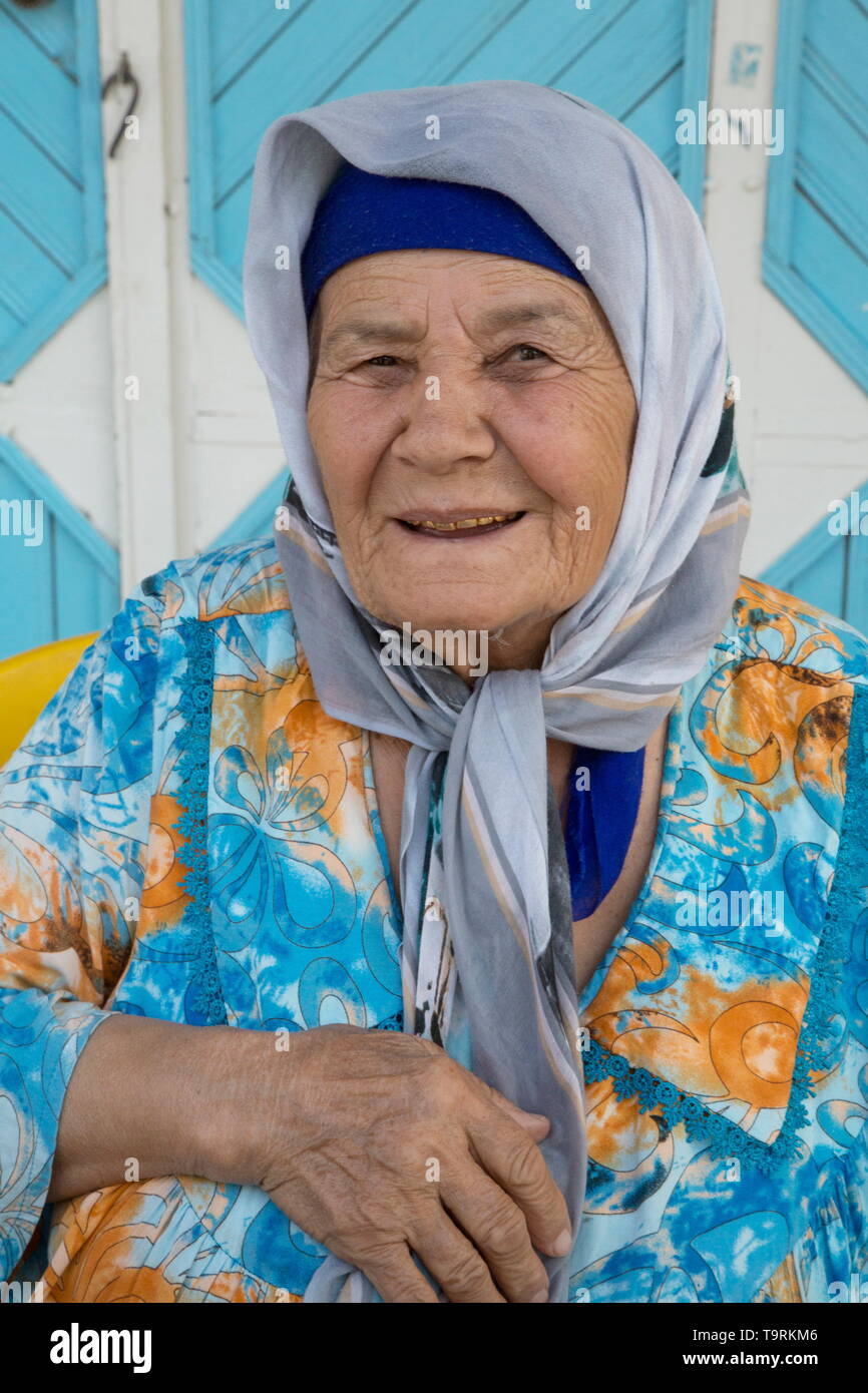 Uzbek woman portrait hi-res stock photography and images - Alamy