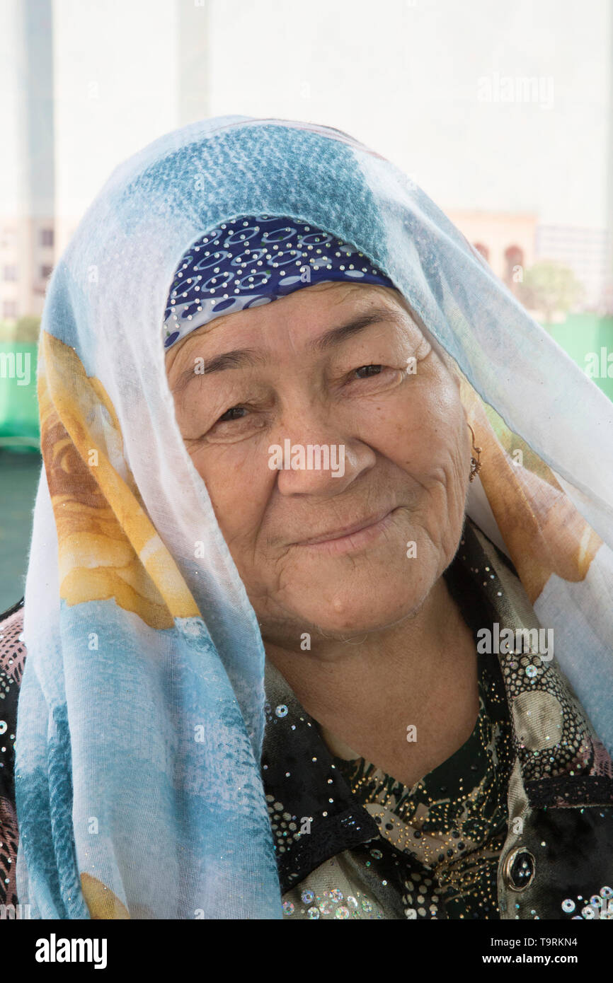 Uzbek woman portrait hi-res stock photography and images - Alamy