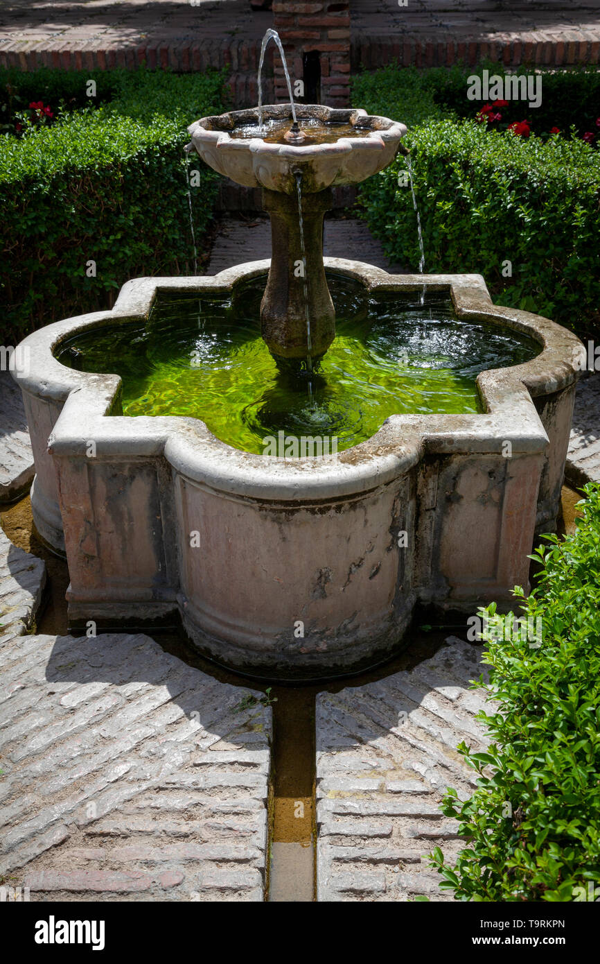 Moorish architecture water fountain hi-res stock photography and images ...
