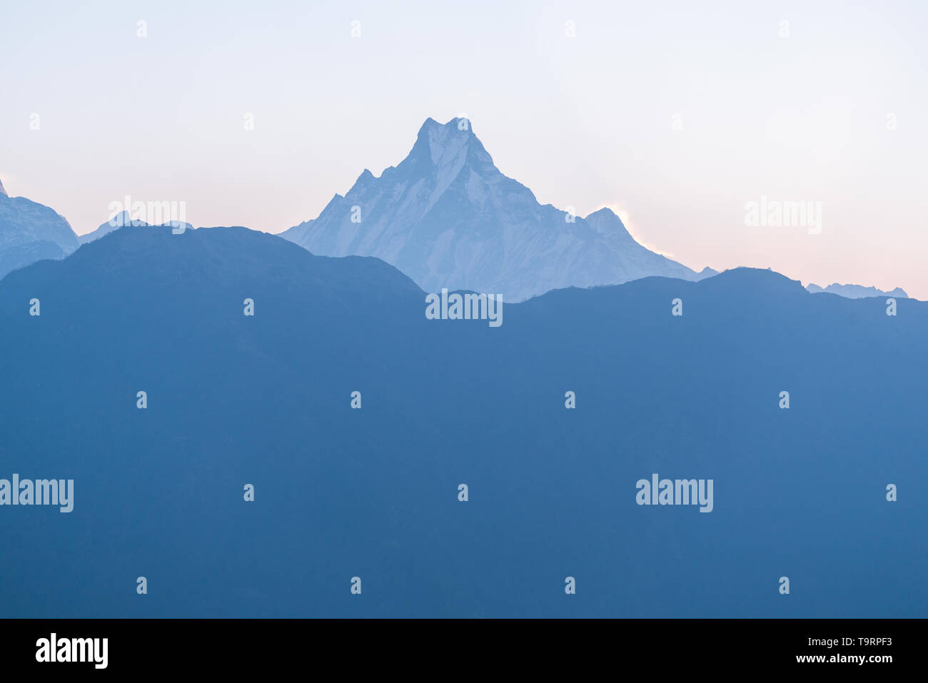 Mount machhapuchchhre hi-res stock photography and images - Alamy