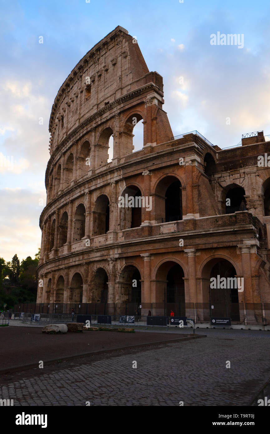 Colosseum in rome at sunset with lights hi-res stock photography and ...