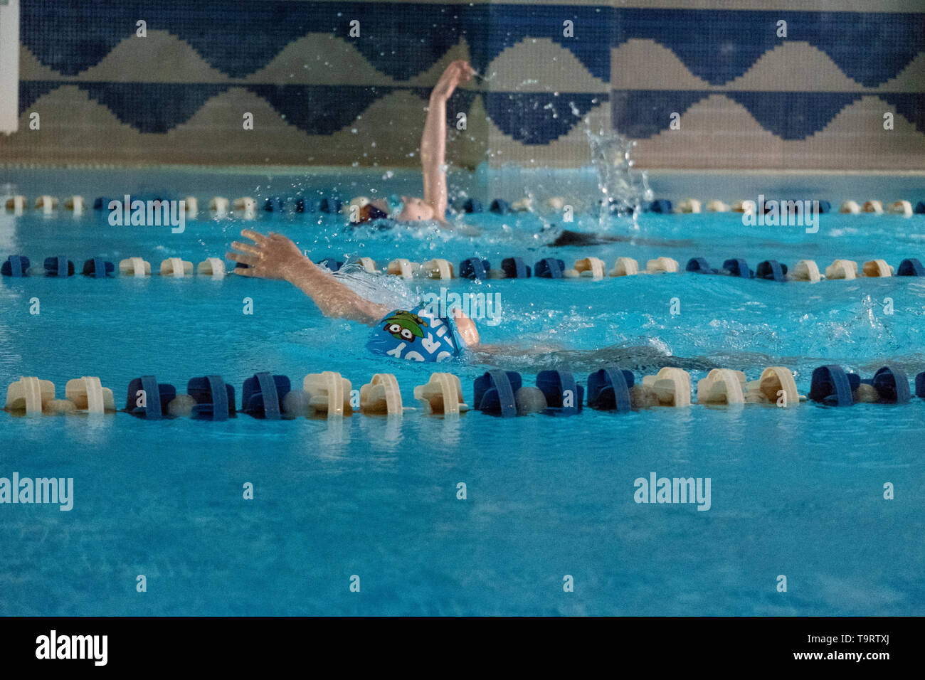 Kid swim backstroke hi-res stock photography and images - Alamy
