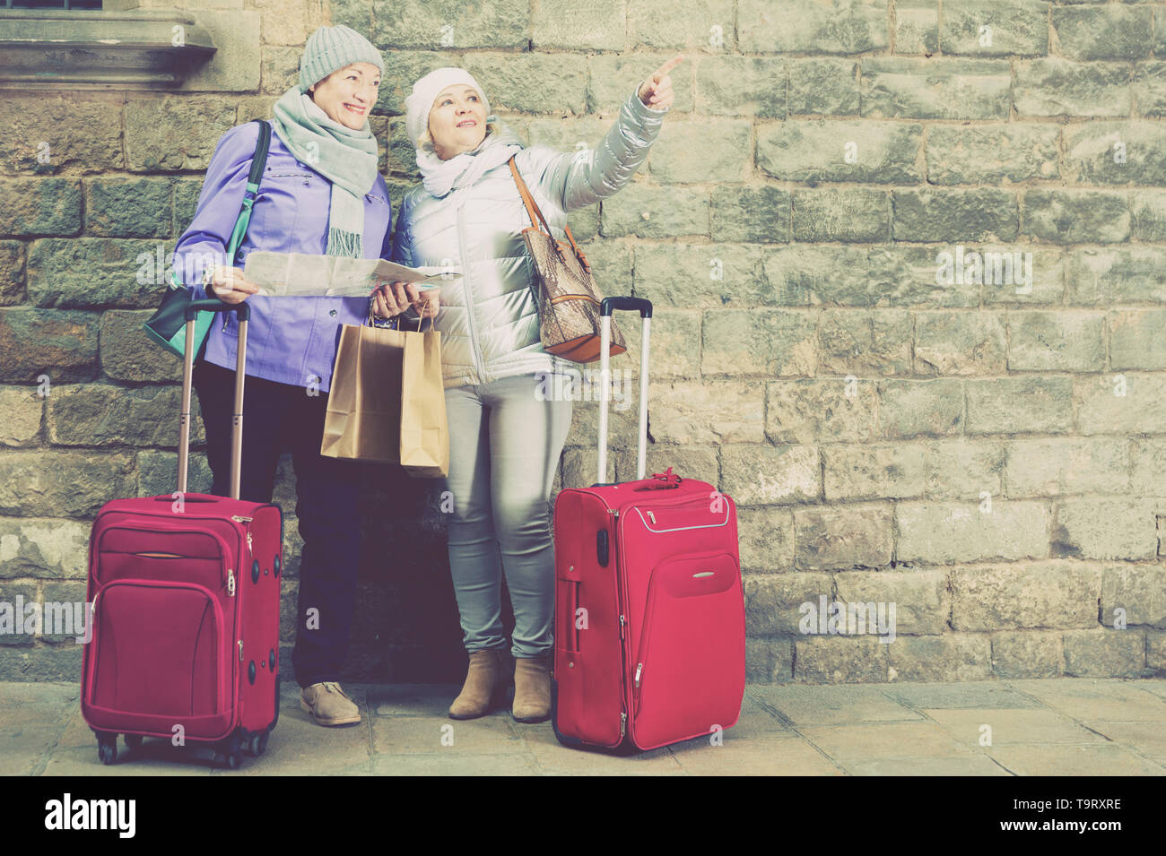 Tourist bags map guide hi-res stock photography and images - Alamy