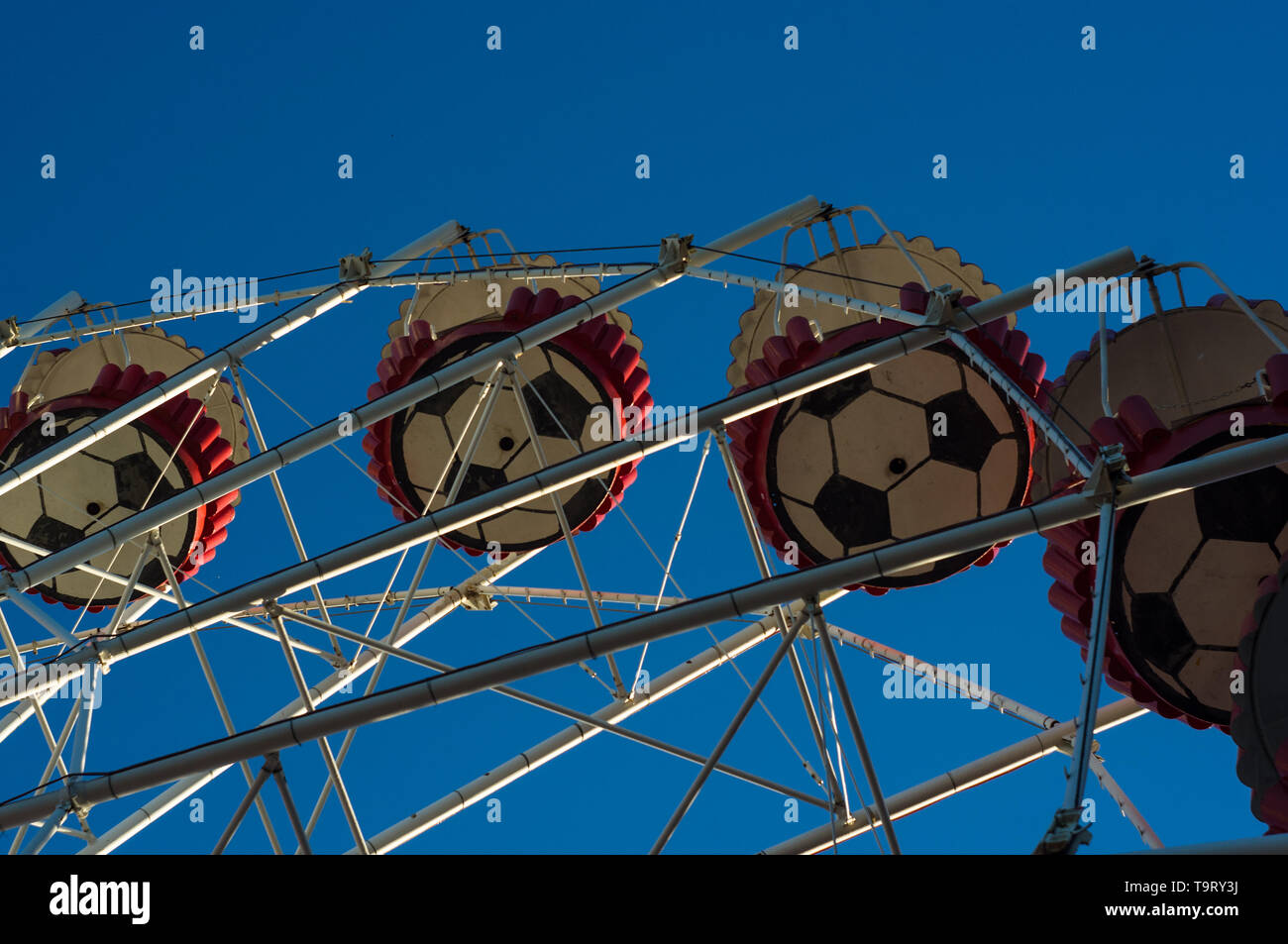 Attractions in spring city Park - Ferris Wheel Stock Photo - Alamy