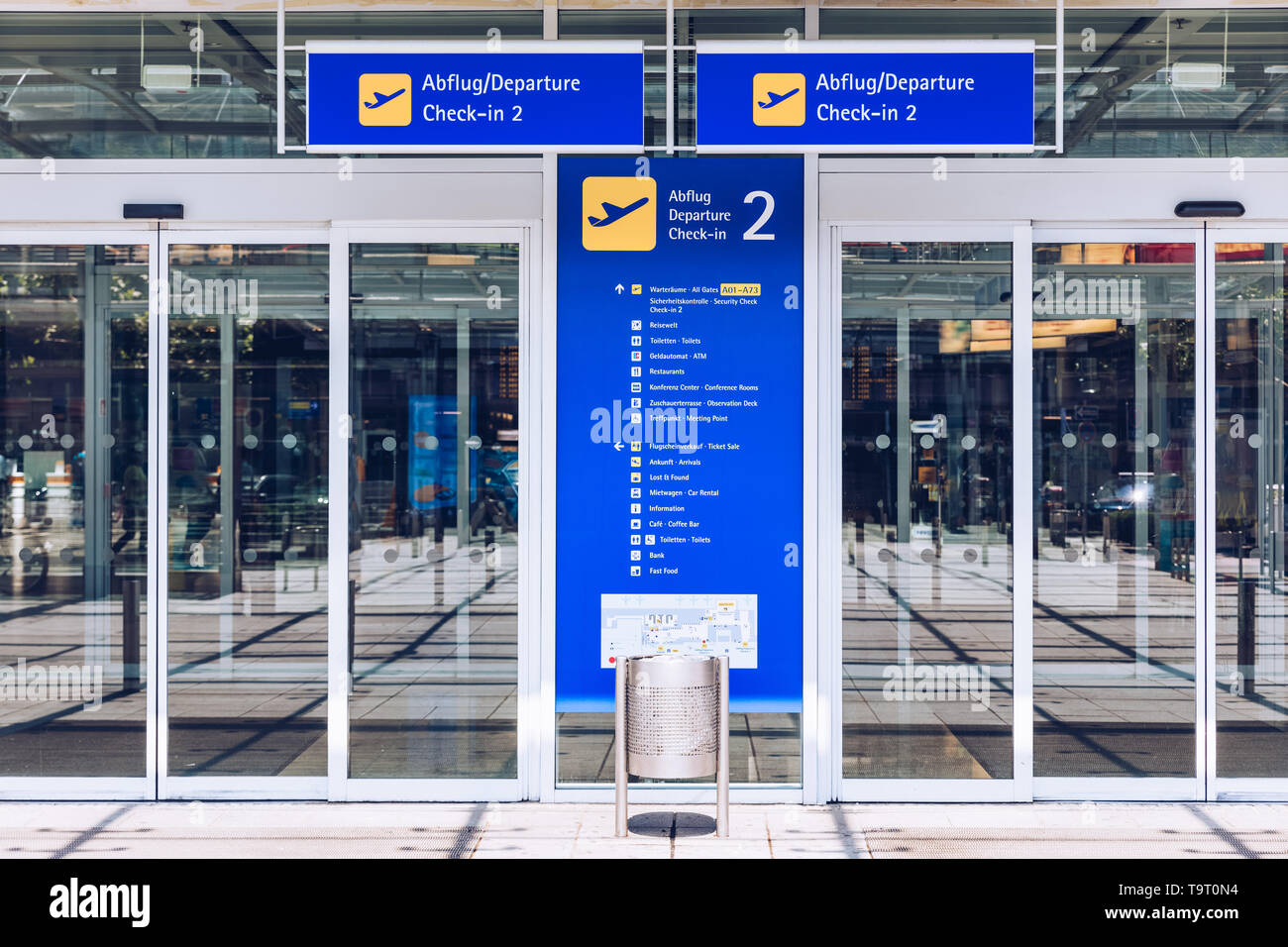 Airport terminal entrance hi-res stock photography and images - Alamy