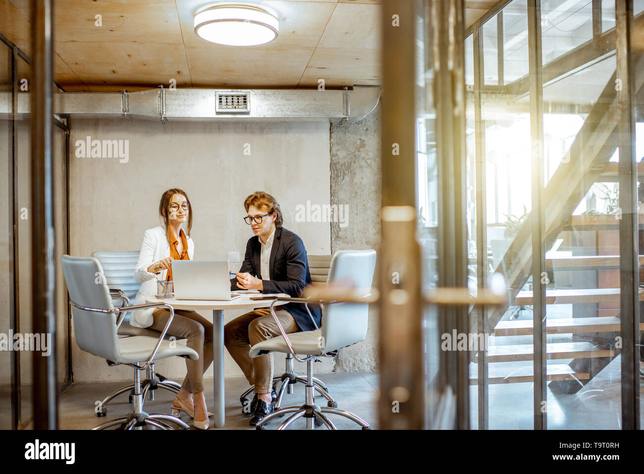 Round Table Conference High Resolution Stock Photography and Images - Alamy