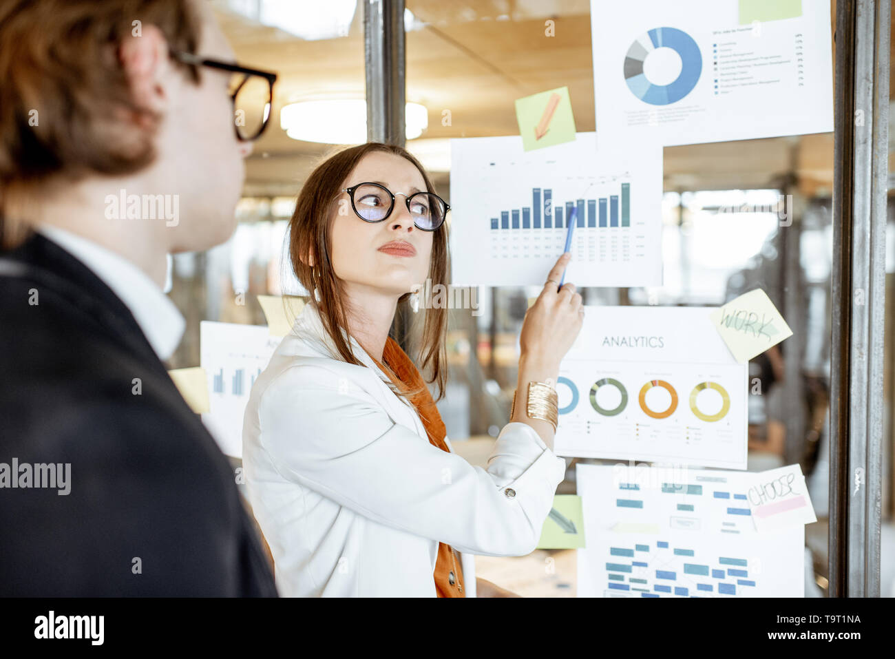 Graphs charts drawing hi-res stock photography and images - Alamy