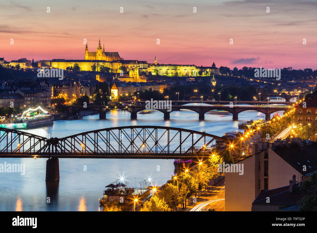 Gorgeous landmark prague castle in hi-res stock photography and images ...