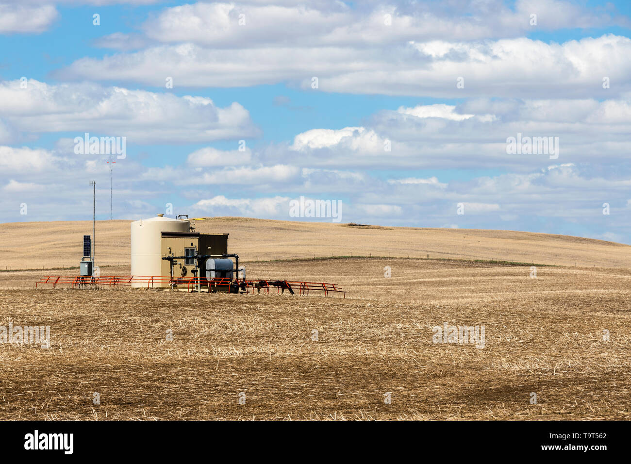 Oil Wellhead Storage Tank Stock Photo - Alamy