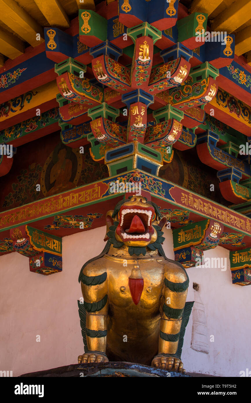 Unesco historic ensemble of the potala palace in lhasa hi-res stock ...