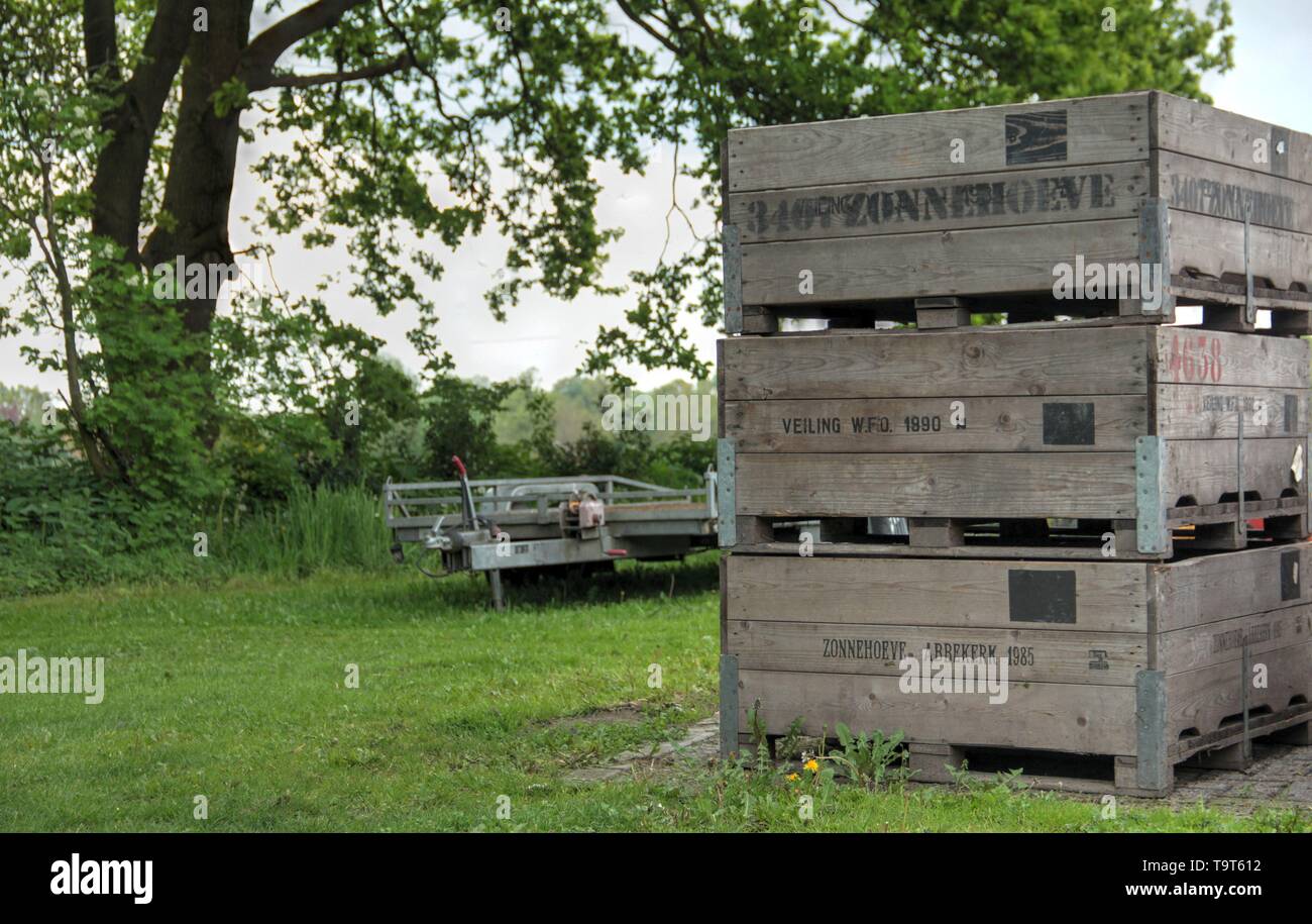 Wheeled boxes hi-res stock photography and images - Alamy