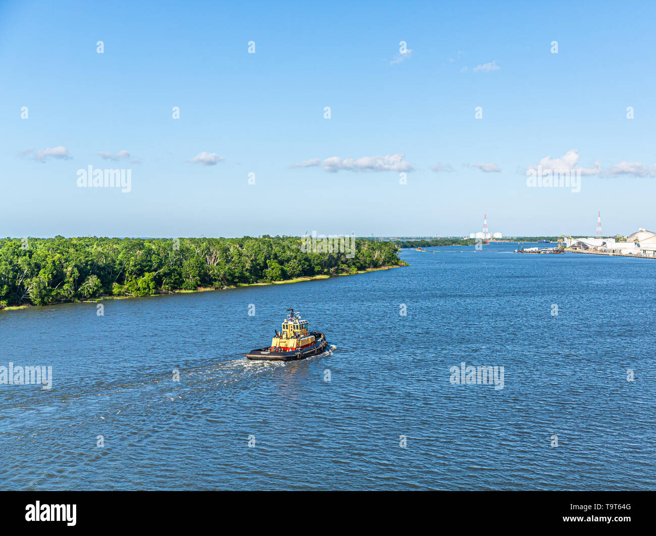 Tugboat down river hi-res stock photography and images - Alamy