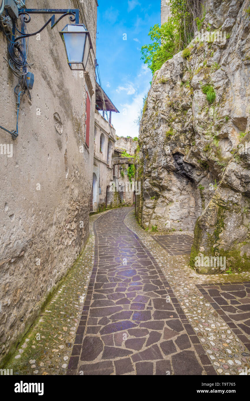 Rocchette, Torri in Sabina (Italy) - A little uninhabited medieval ...