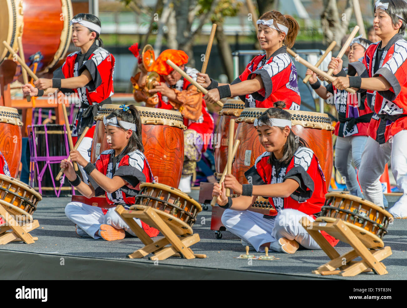 Female taiko drummers hi-res stock photography and images - Alamy