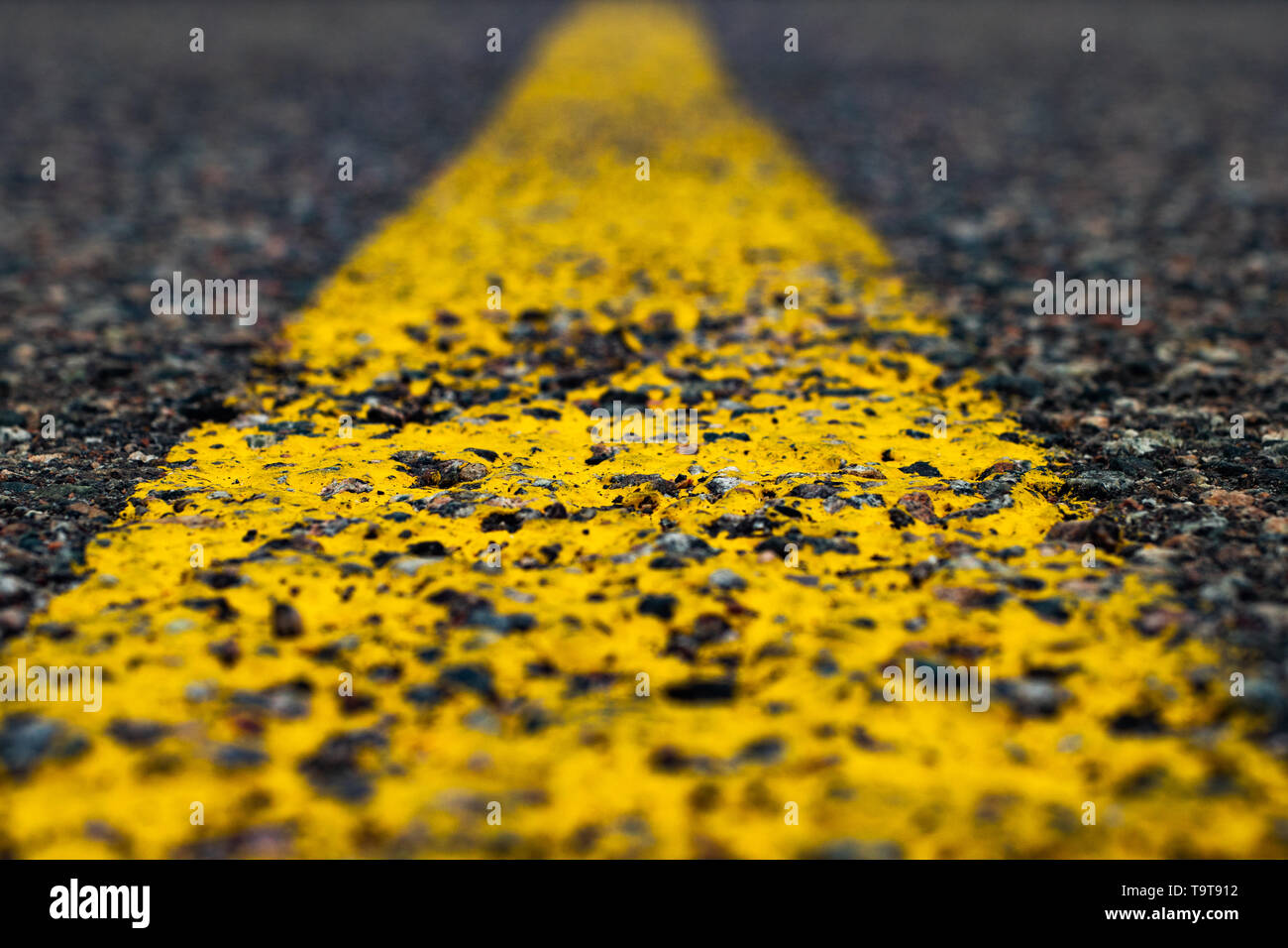 Yellow dividing line on asphalt hi-res stock photography and images - Alamy