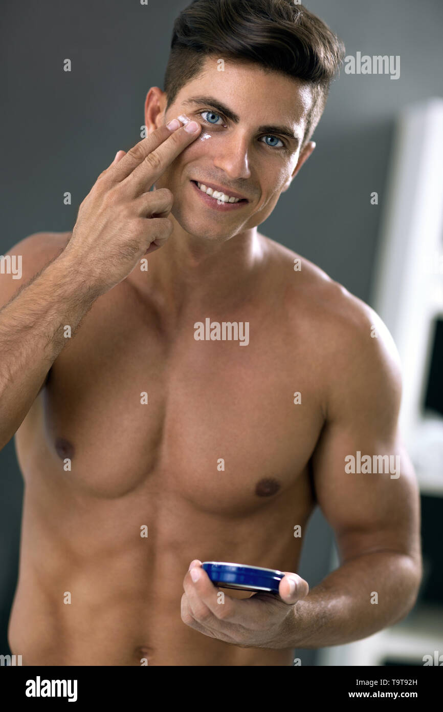 Applying facial cream hi-res stock photography and images - Alamy