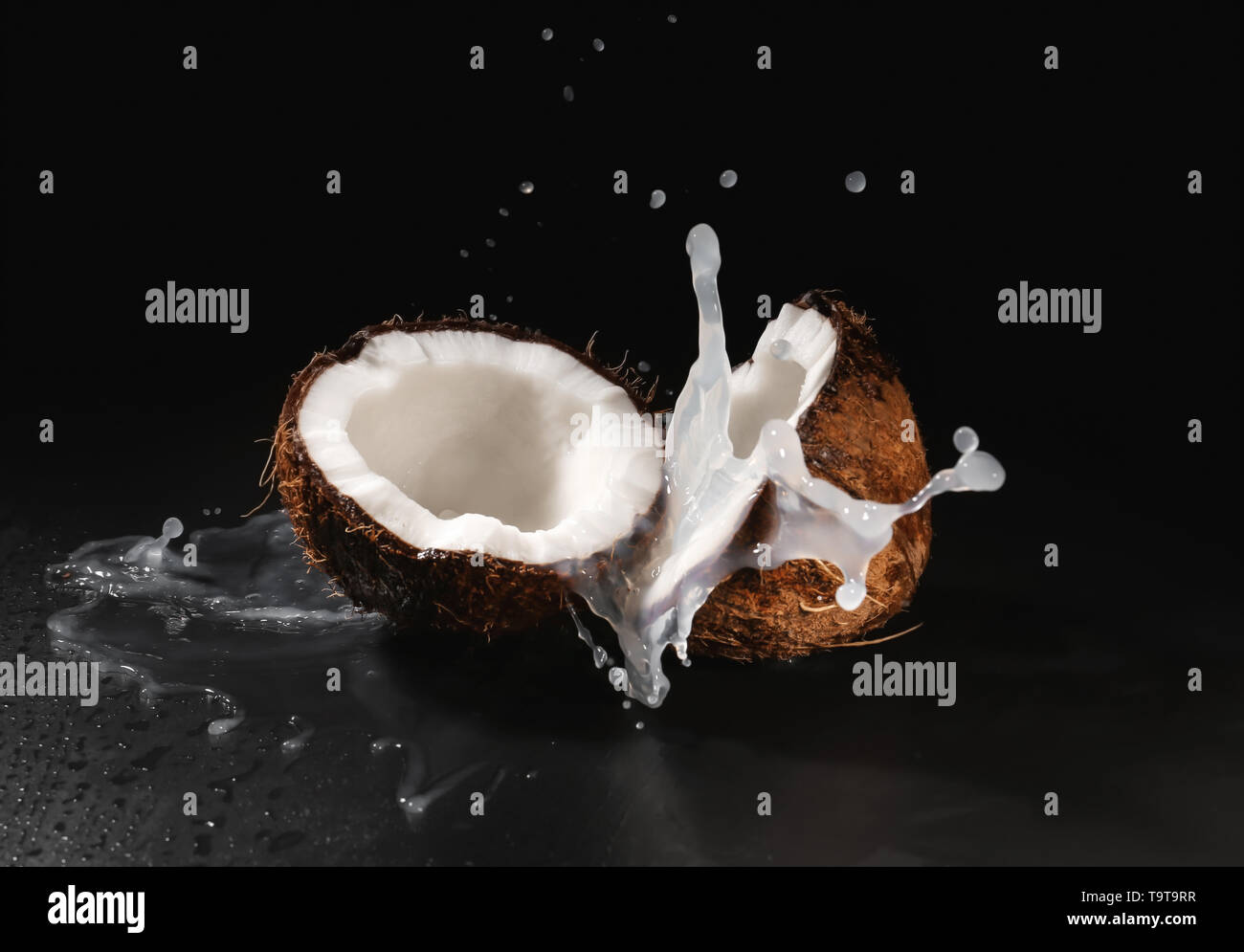 Dark shell splash hi-res stock photography and images - Alamy