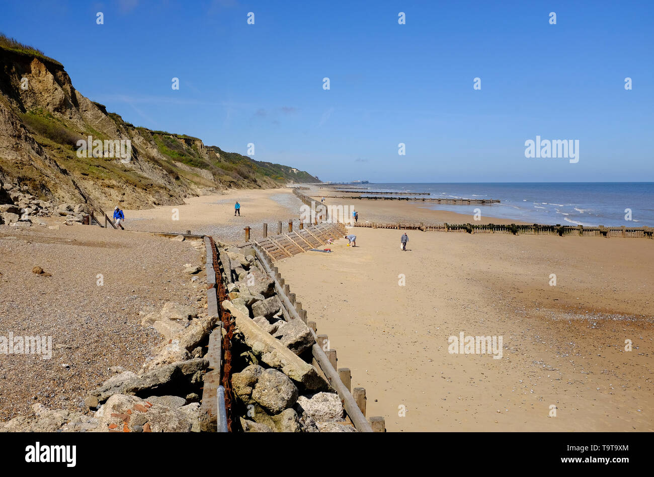 Beach groynes overstrand norfolk uk hi-res stock photography and images ...