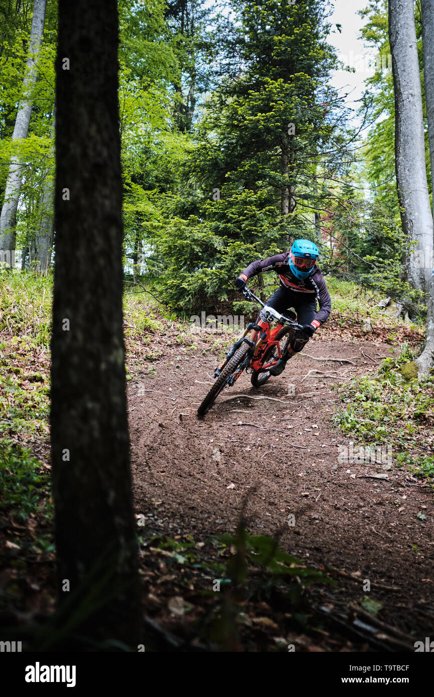 Full suspension mountain bike hi-res stock photography and images - Alamy