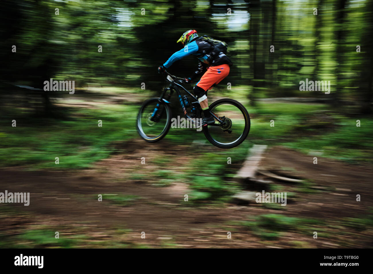 Full suspension mountain bike hi-res stock photography and images - Alamy