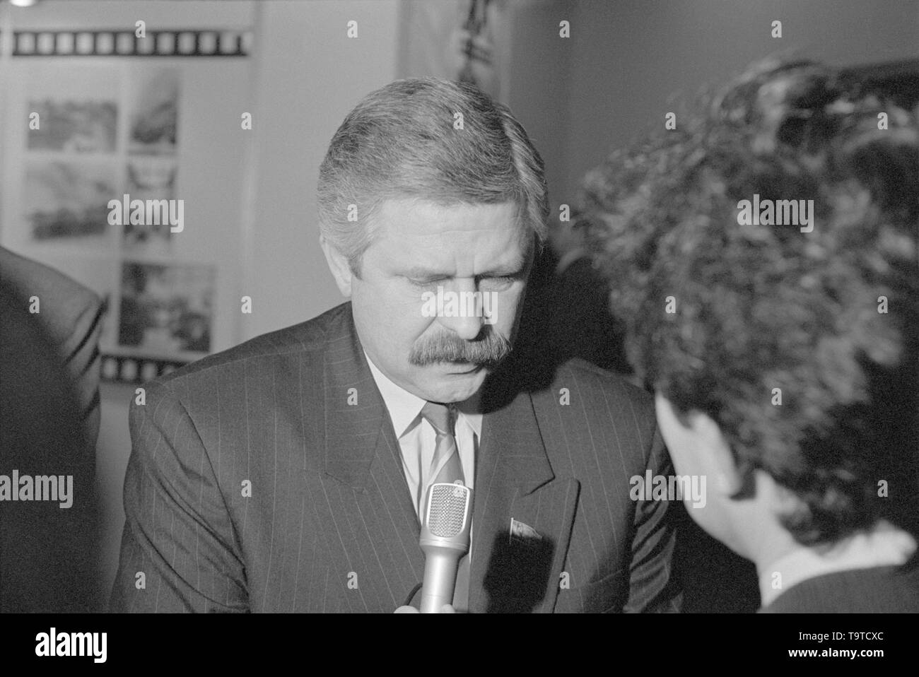 Alexander rutskoy 1991 hi-res stock photography and images - Alamy