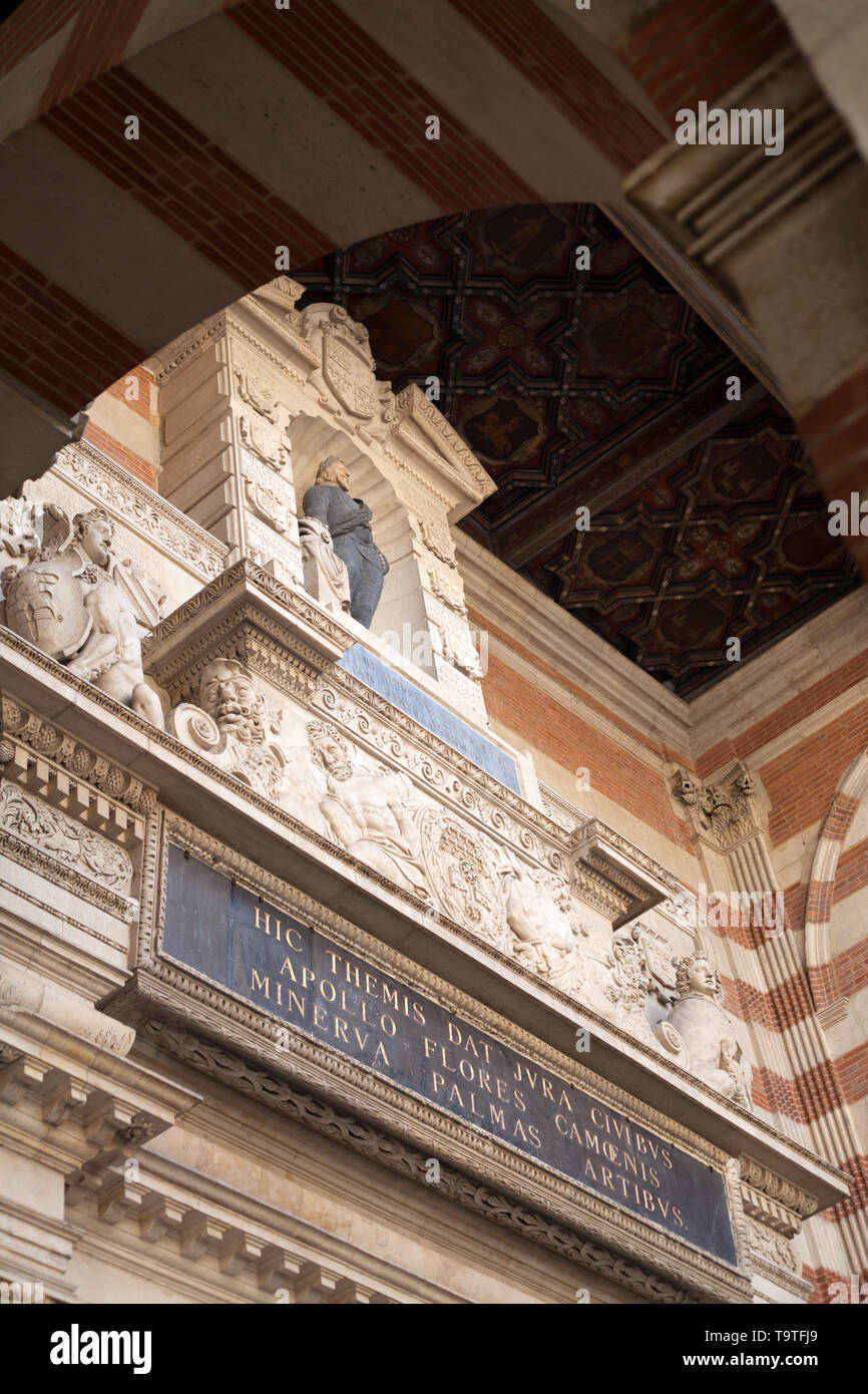 Cour Henri IV (early 17th century) inside the Capitole, Toulouse ...