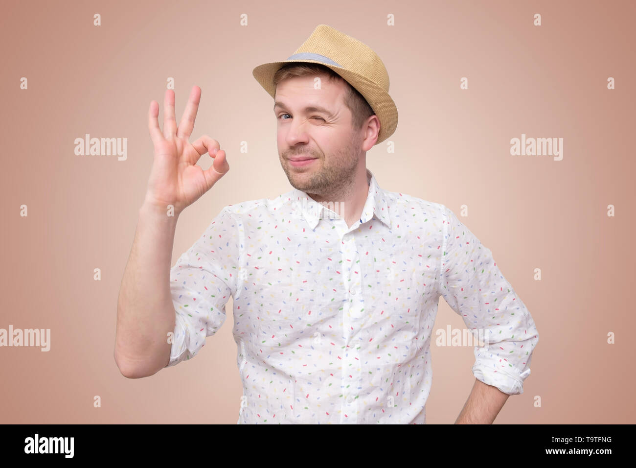 Man ok sign hi-res stock photography and images - Alamy
