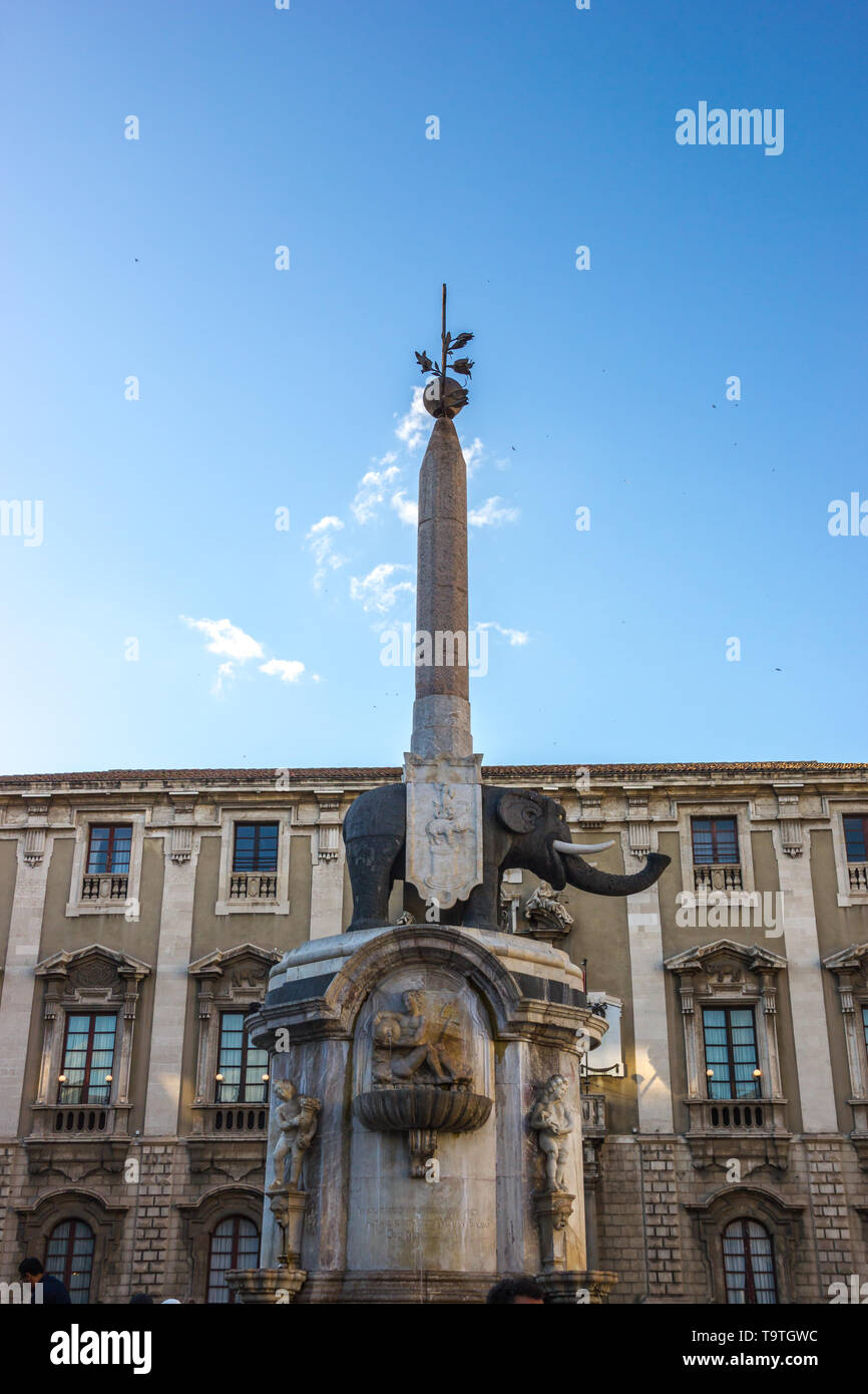 Sicily monument statue history hi-res stock photography and images - Alamy