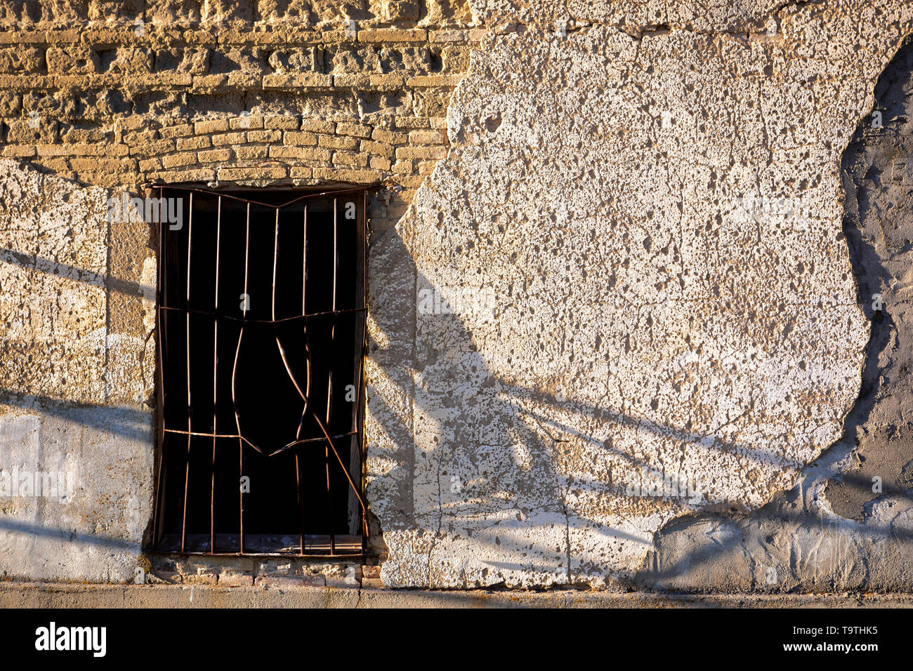 Ruined window of an abandoned house Stock Photo - Alamy