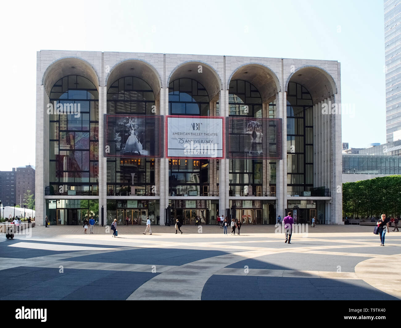 Juilliard building hi-res stock photography and images - Alamy