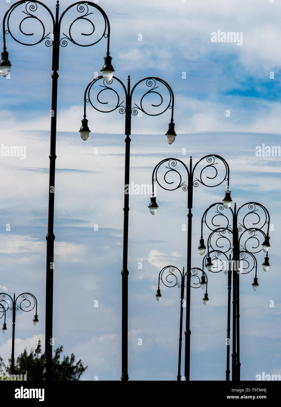 Line of streetlights hi-res stock photography and images - Alamy