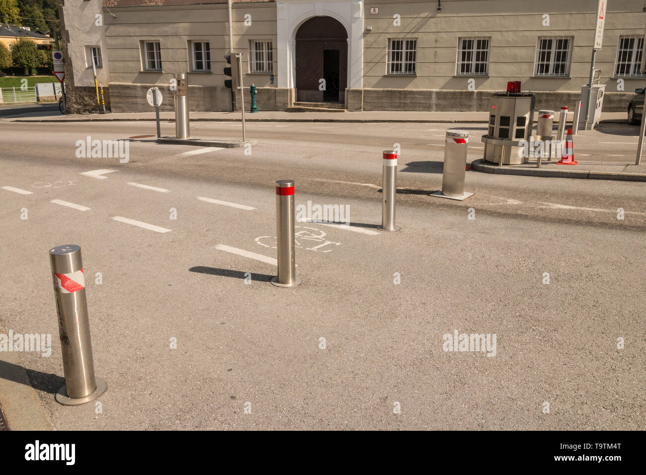 Retractable bollard hi-res stock photography and images - Alamy