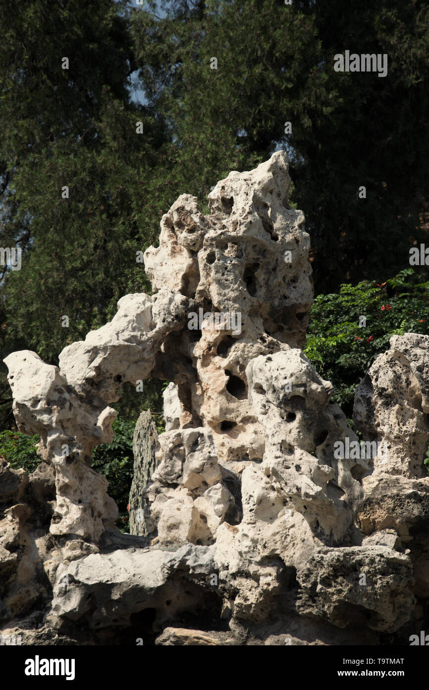 Chinese rockery hi-res stock photography and images - Alamy