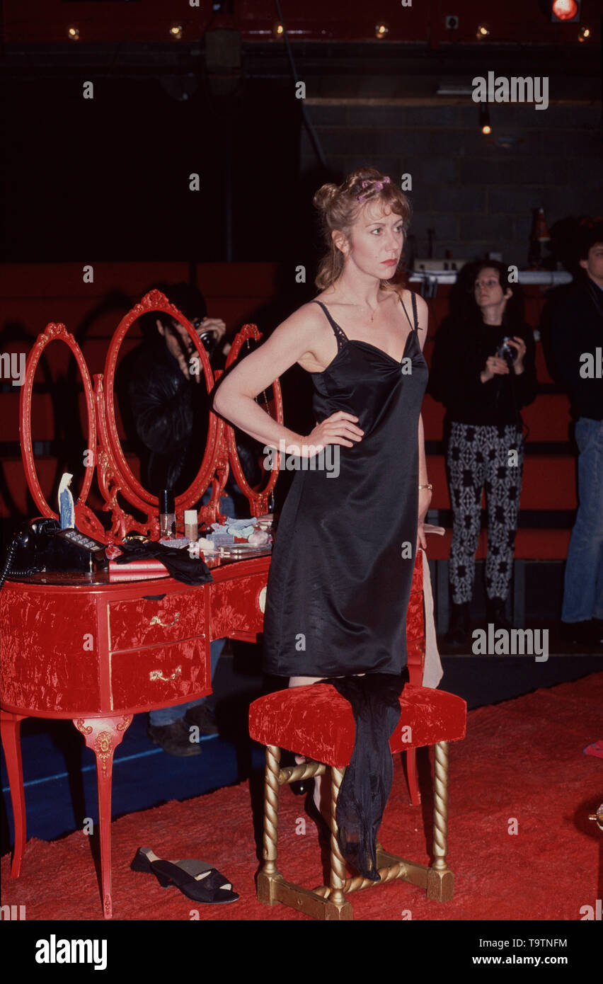 Two way mirror helen mirren hi-res stock photography and images - Alamy