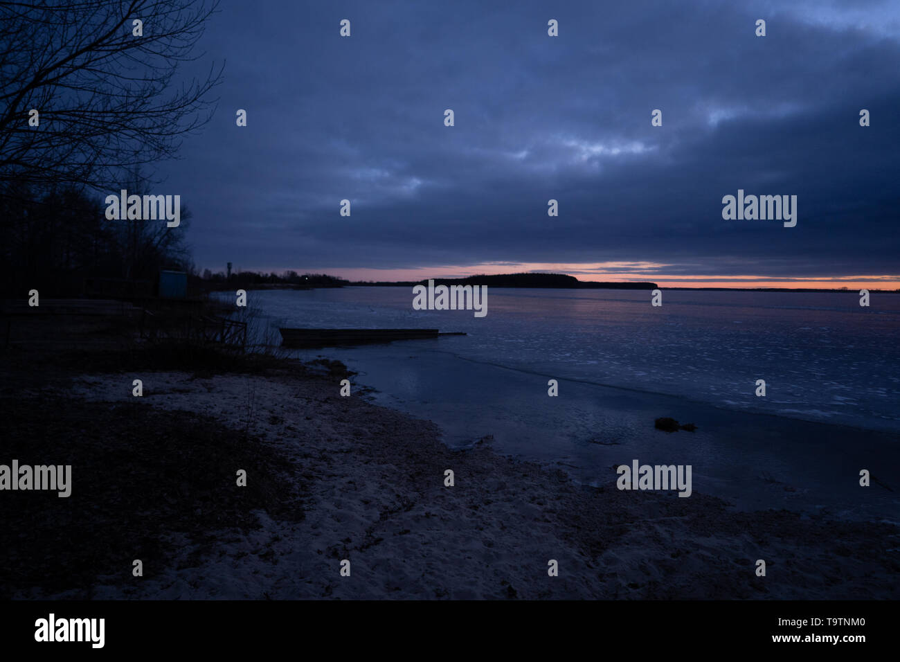 beautiful cold sunrise over a frozen lake Stock Photo - Alamy