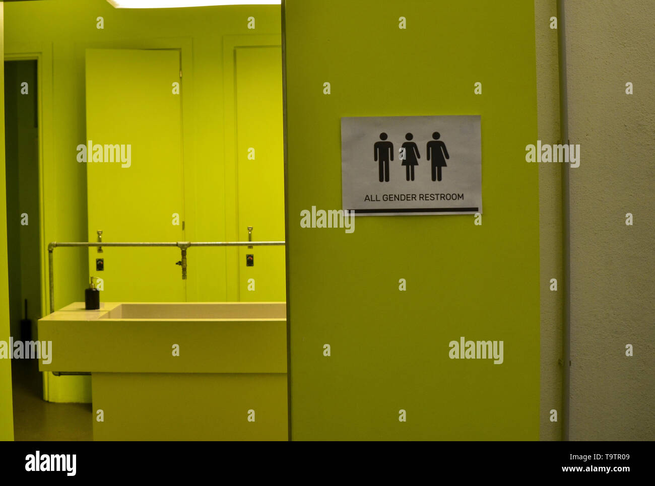 Transgender bathroom hi-res stock photography and images - Alamy