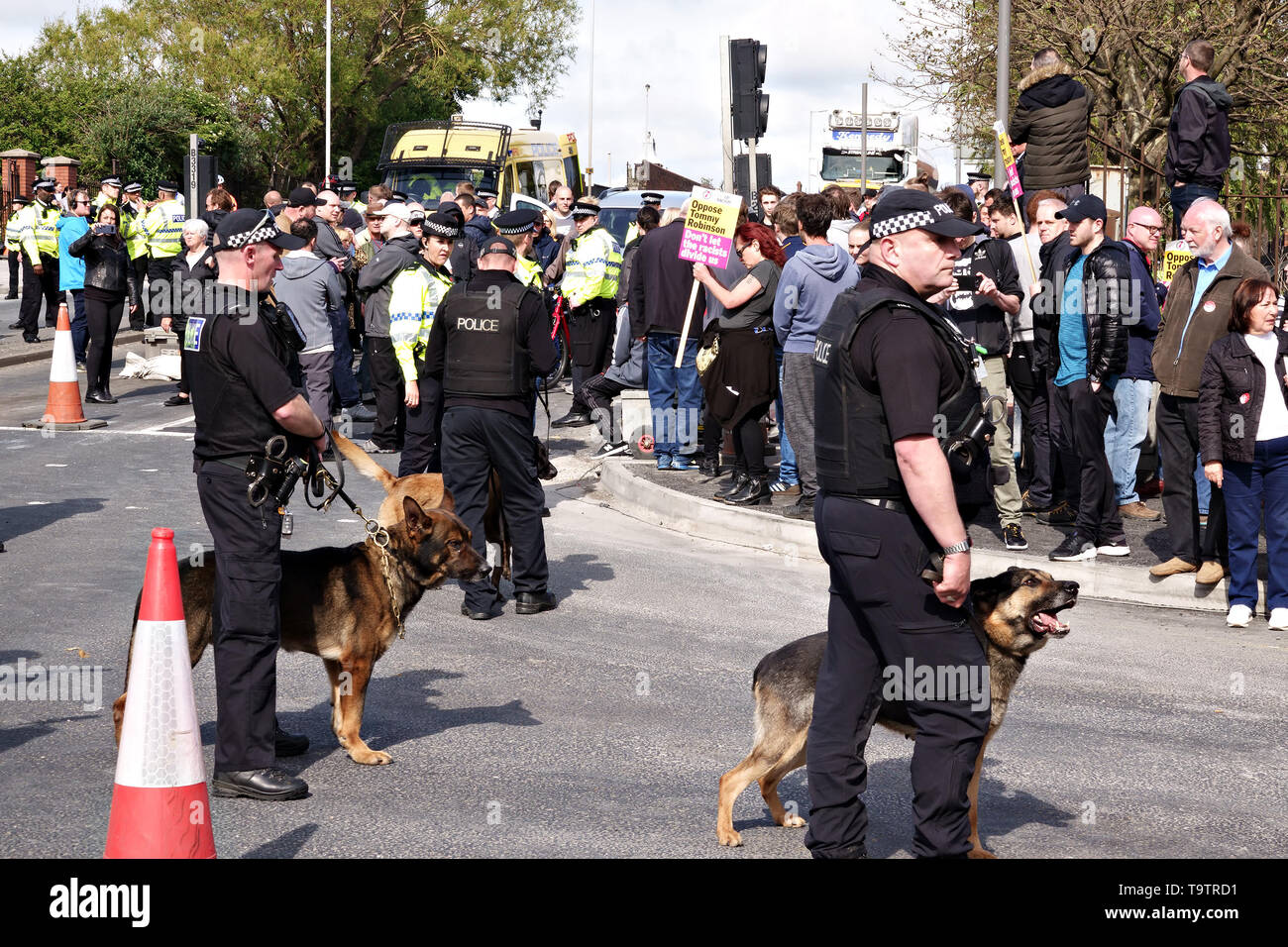 Uk Police Dog Handlers on crowd control during a demonstration against ...